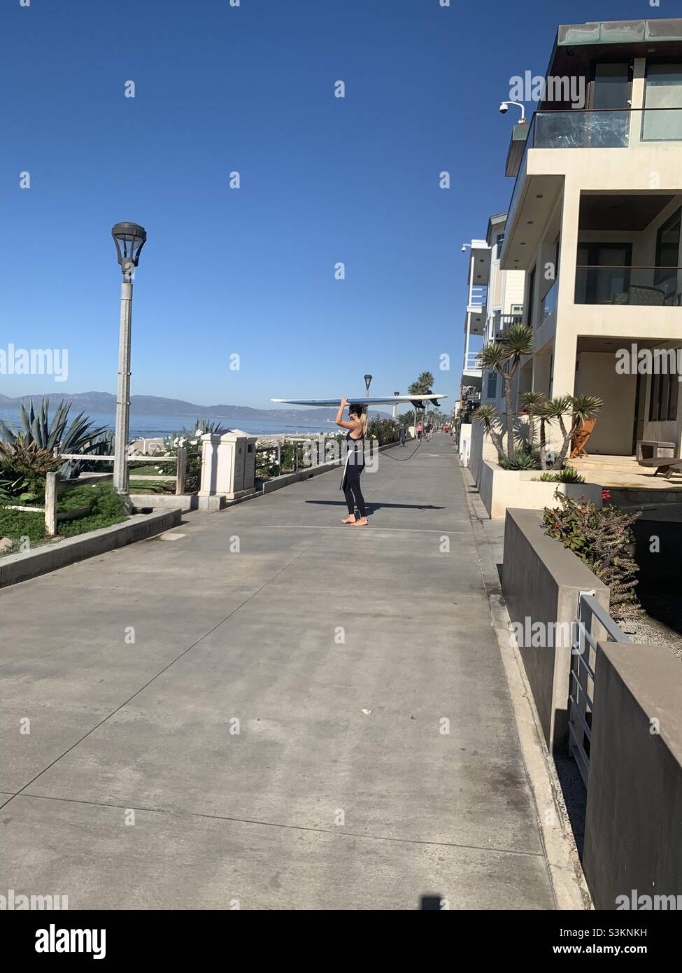 Girl surfboard hi-res stock photography and images - Alamy