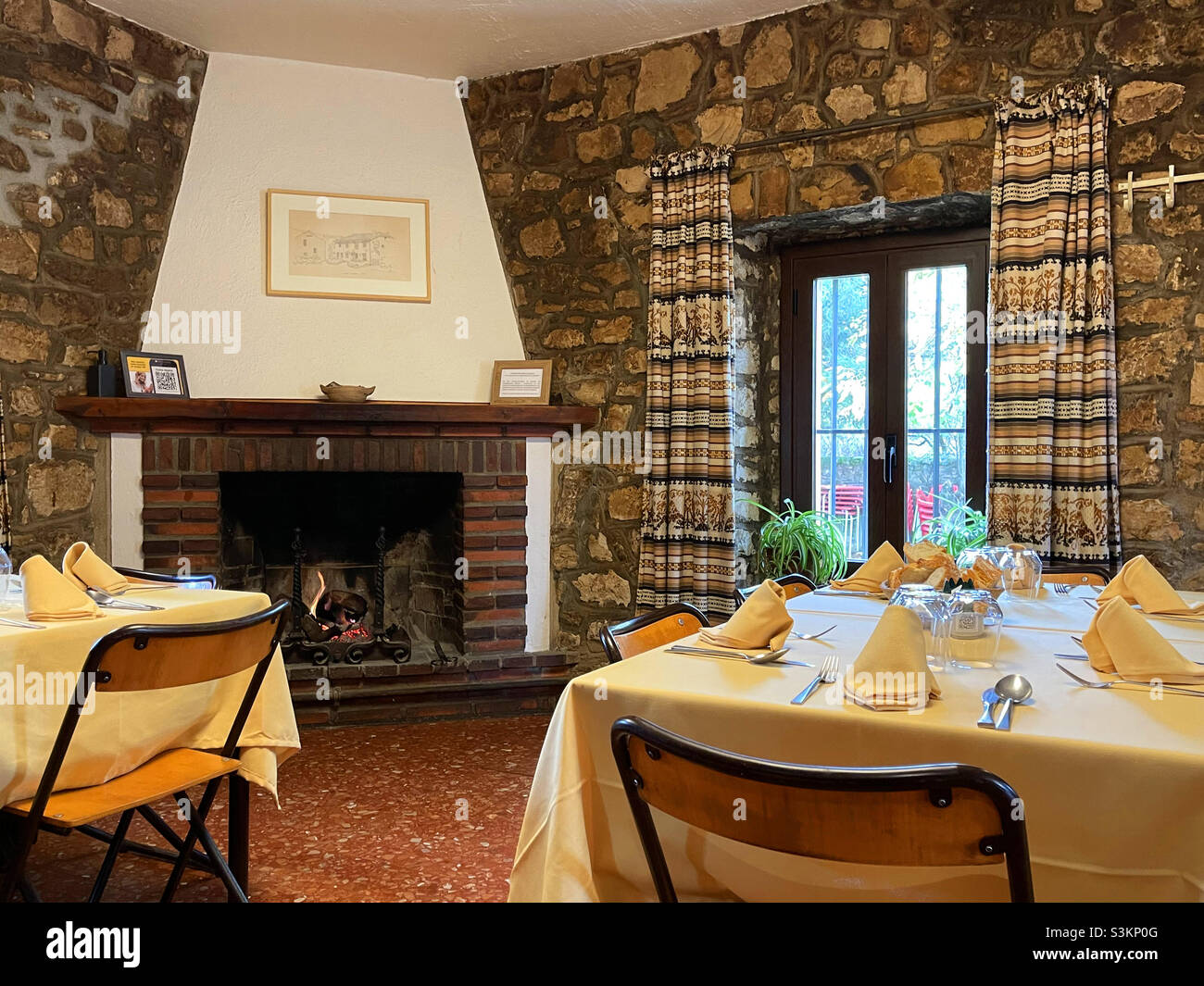 Rural restaurant interior hi-res stock photography and images - Alamy