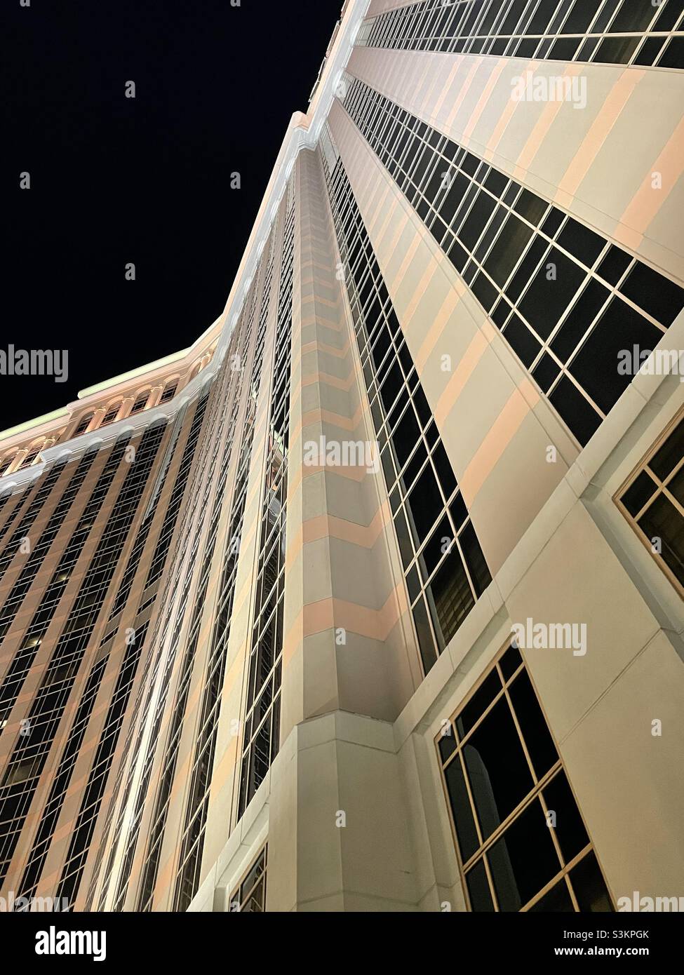 Looking up at a tall building hi-res stock photography and images - Alamy