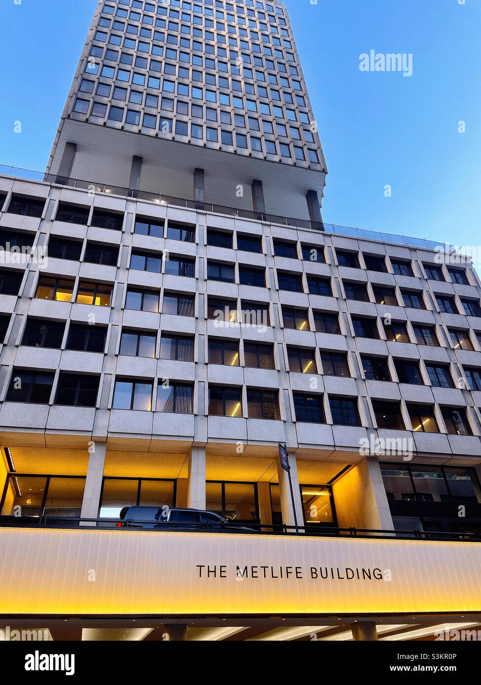 The MetLife building in Midtown Manhattan borders to the west by ...