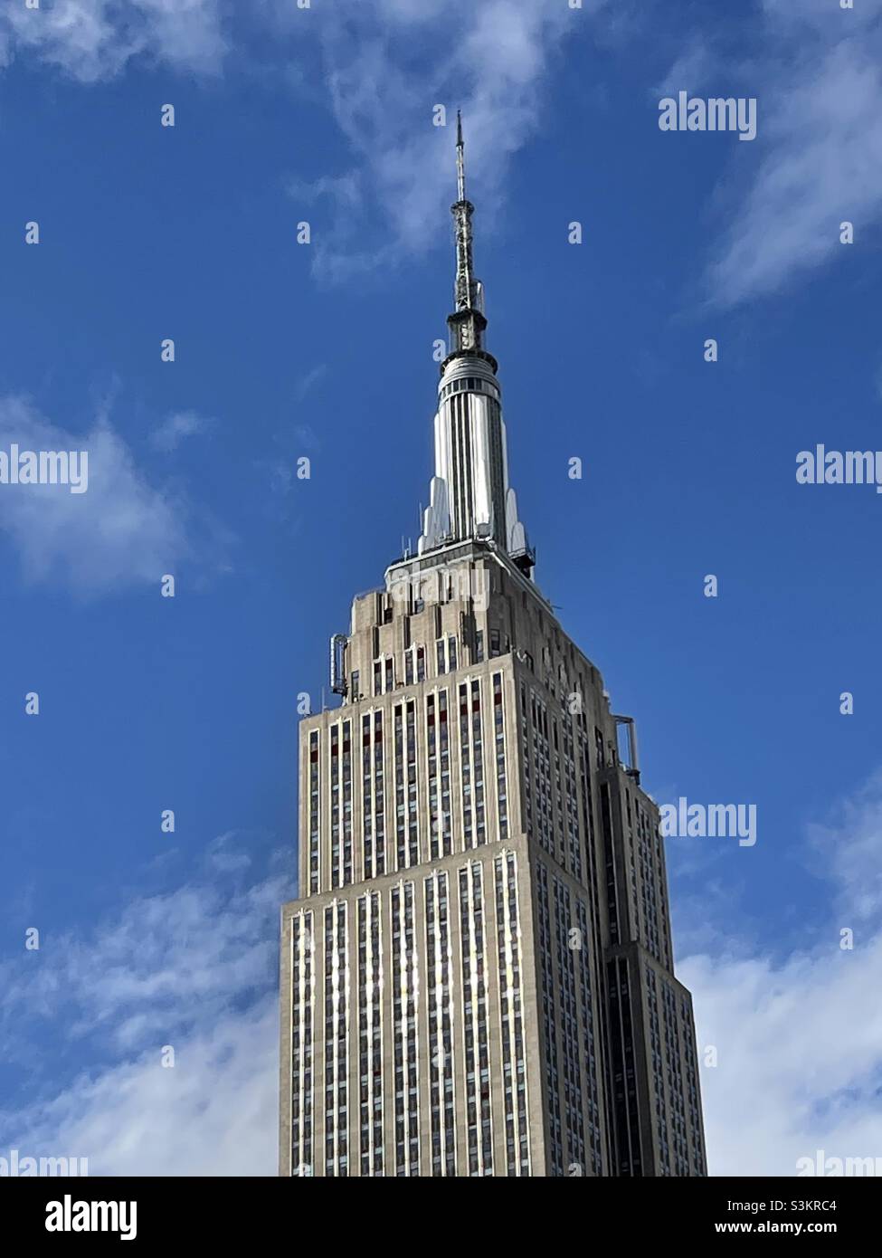 Sunlight glistens on the Empire State Building on a clear cold day ...