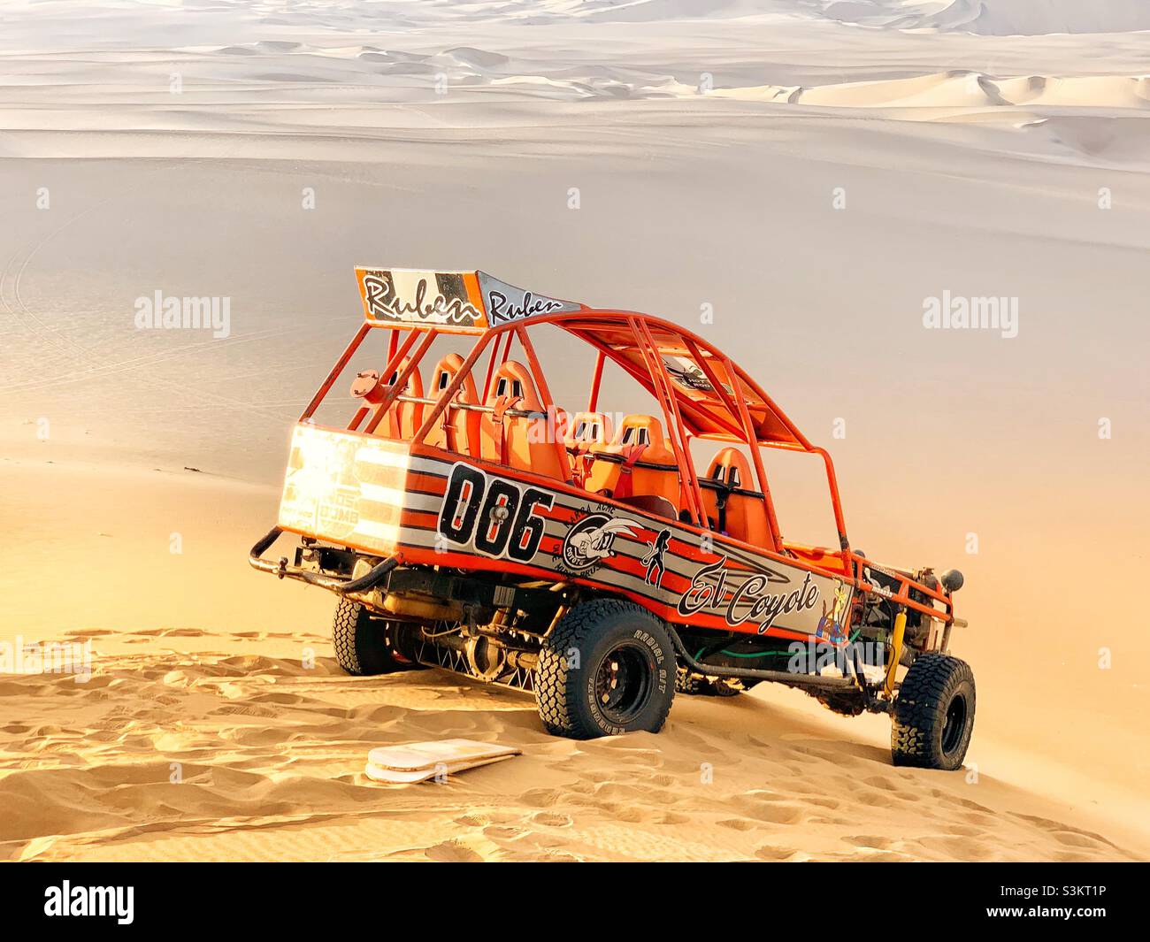 Desert dune buggy hi-res stock photography and images - Alamy