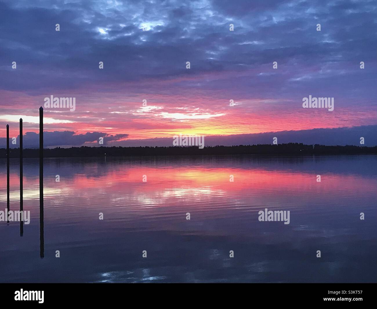 Sunrise reflection lake hi-res stock photography and images - Alamy