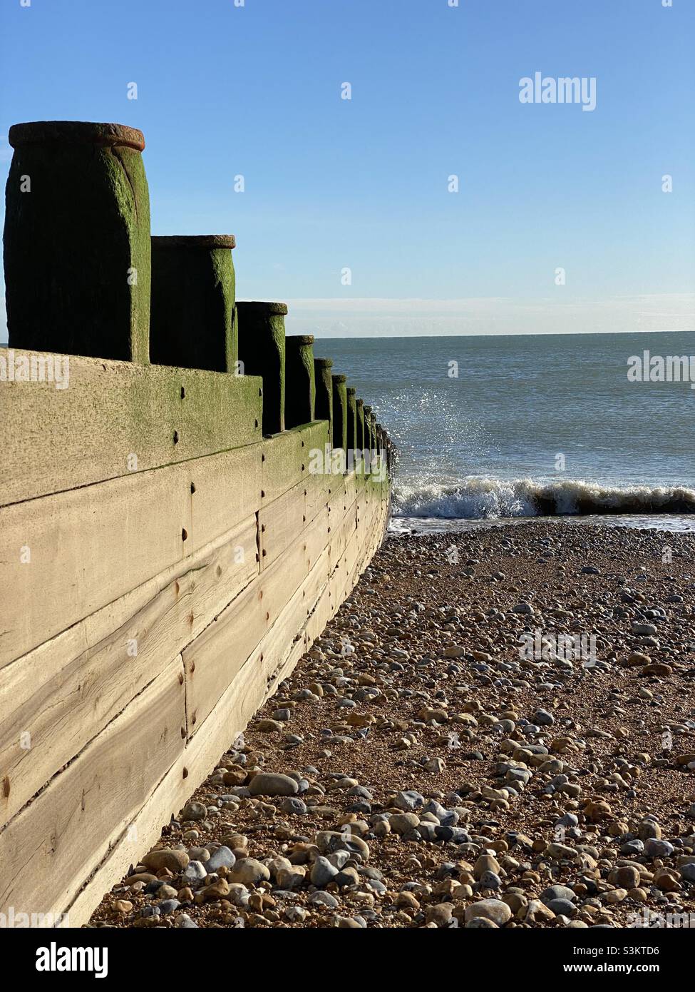 Break wave hi-res stock photography and images - Alamy