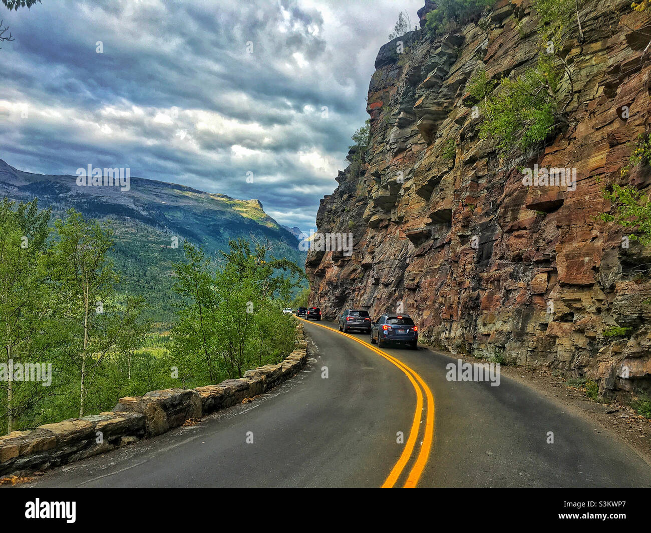 Going to the sun road glacier national park hi-res stock photography ...