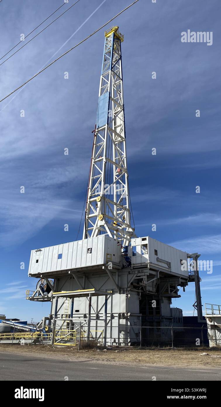 Drilling rig hi-res stock photography and images - Alamy