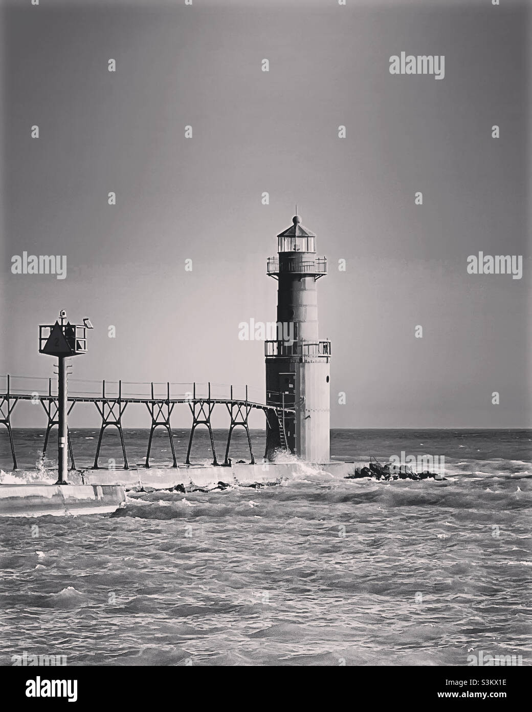 Lighthouse in black and white hi-res stock photography and images - Alamy