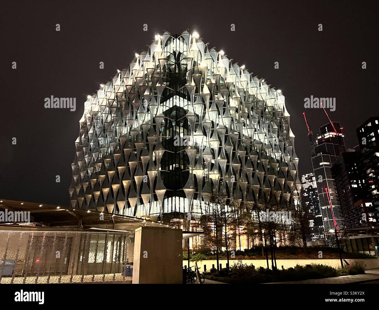 London embassy gardens hi-res stock photography and images - Alamy