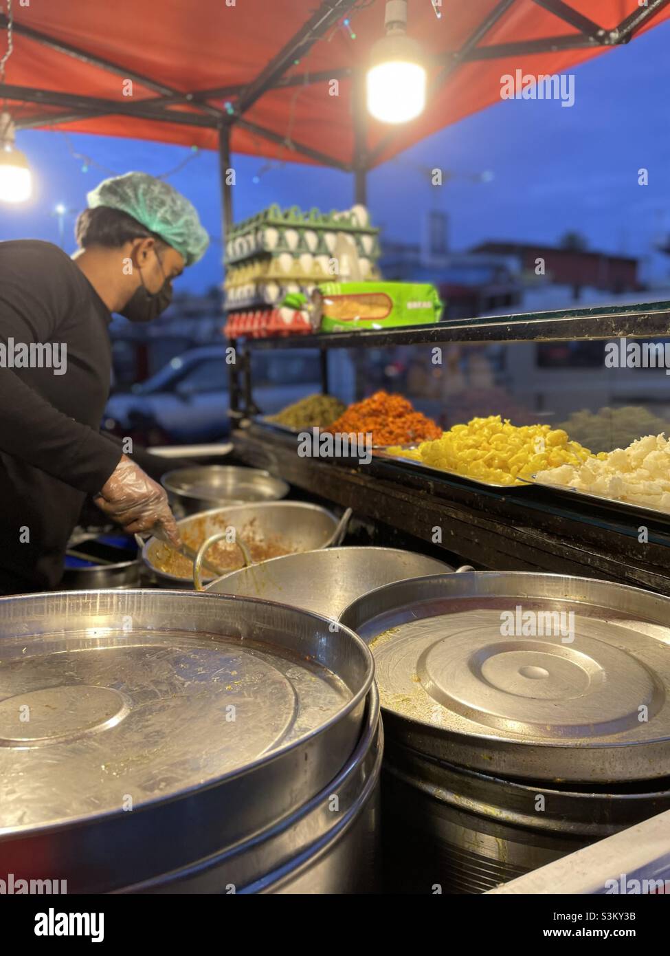Man making food hi-res stock photography and images - Alamy