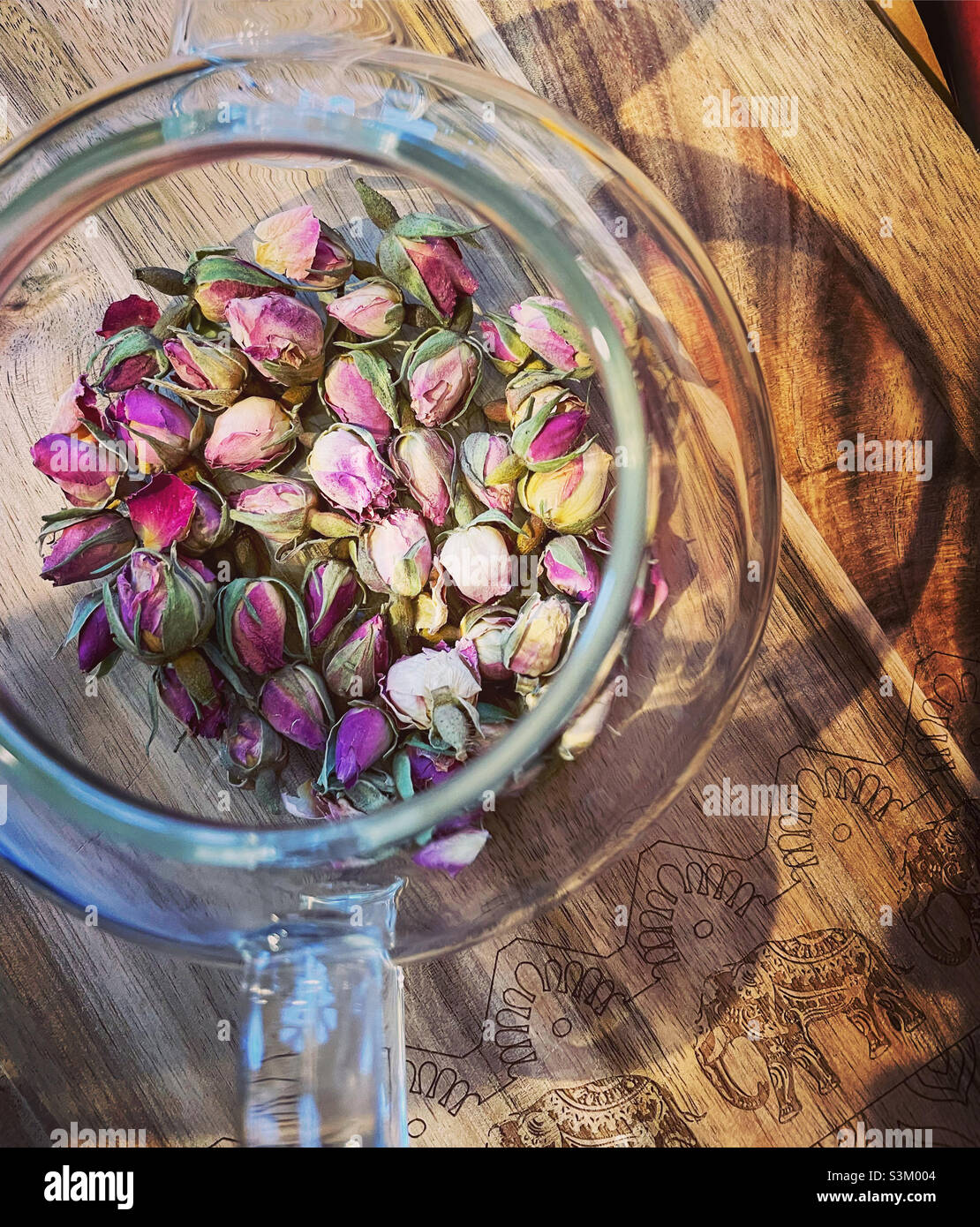 Whole rose buds hi-res stock photography and images - Alamy