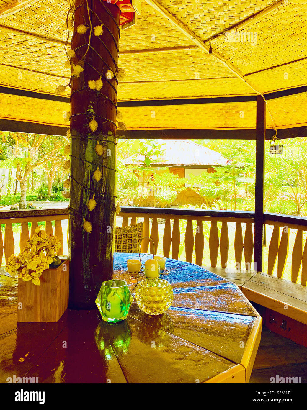 Wood kiosk hi-res stock photography and images - Alamy