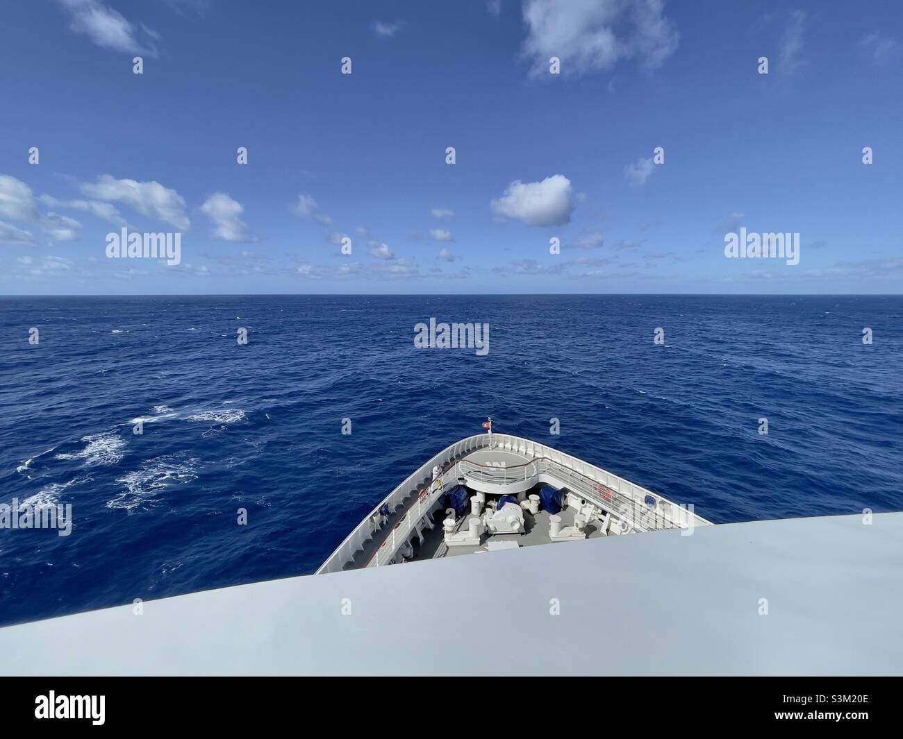Cruising the ocean hi-res stock photography and images - Alamy