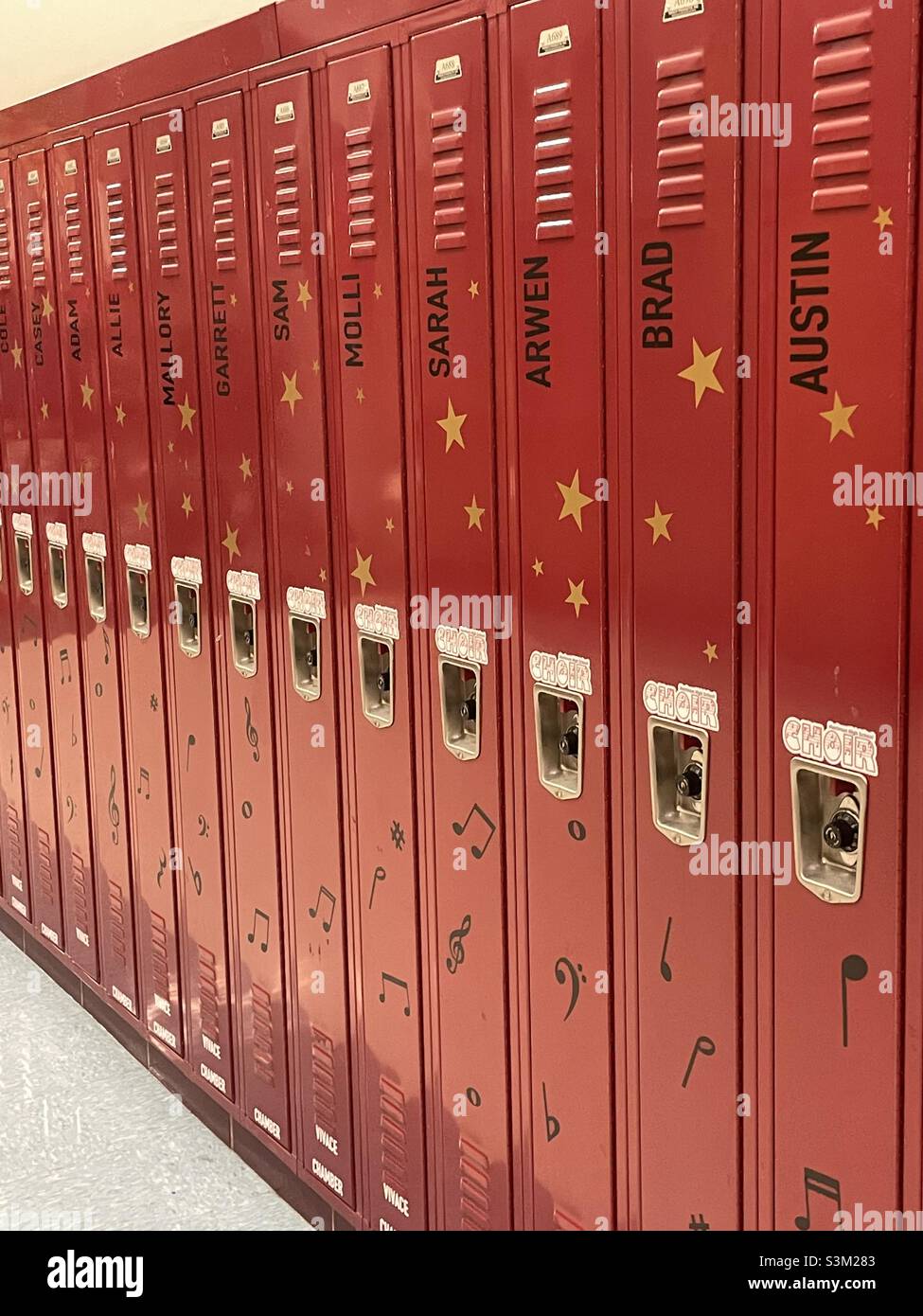 High school hallway hi-res stock photography and images - Alamy