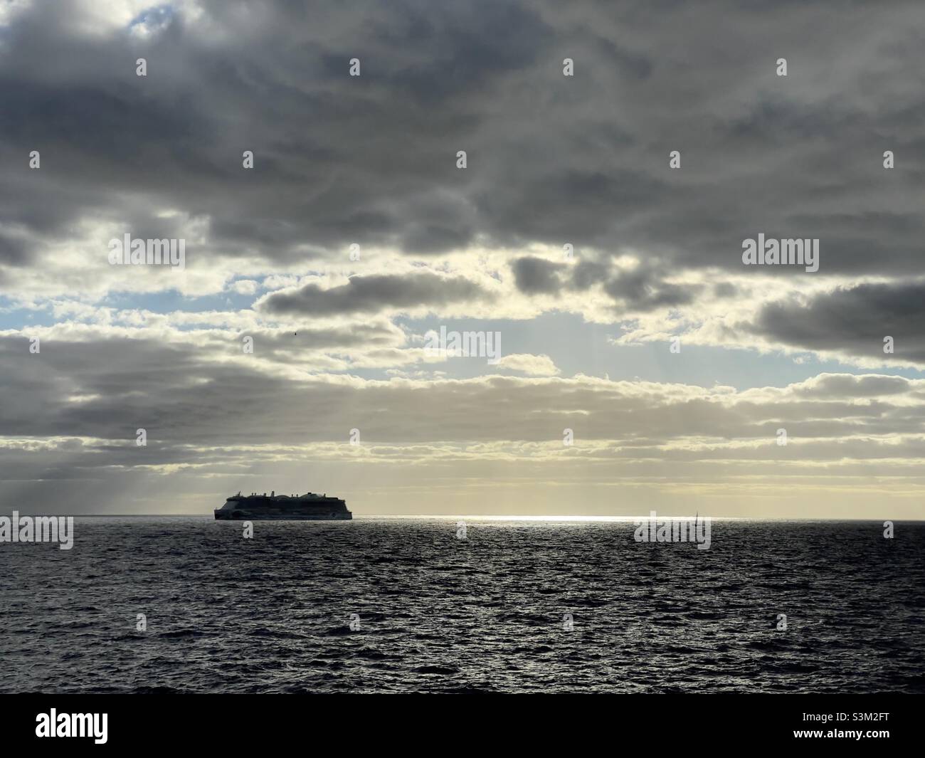 Outdoors horizon hi-res stock photography and images - Alamy