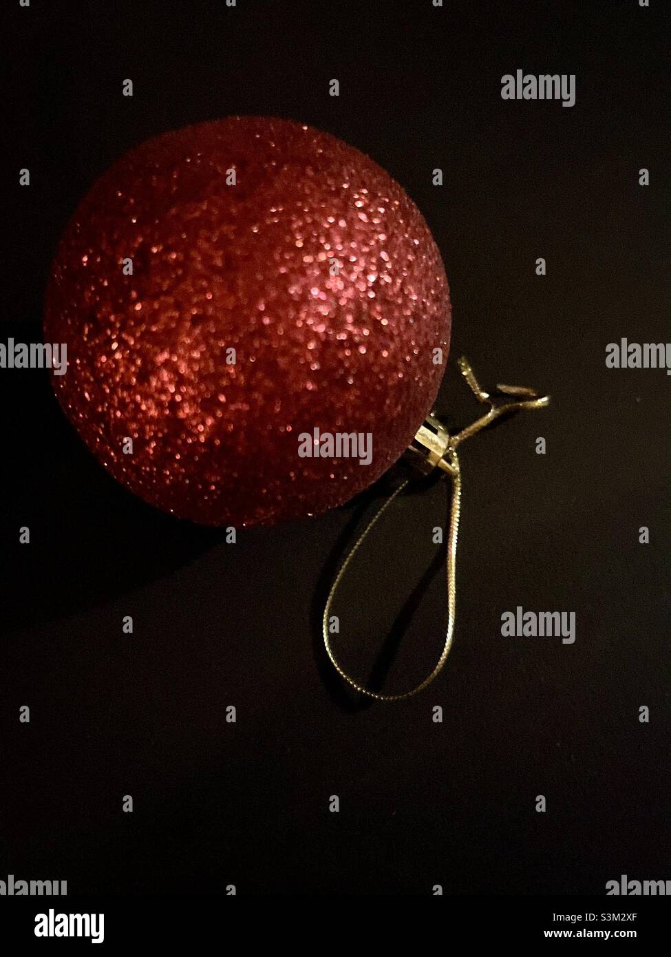 Black baubles hi-res stock photography and images - Alamy