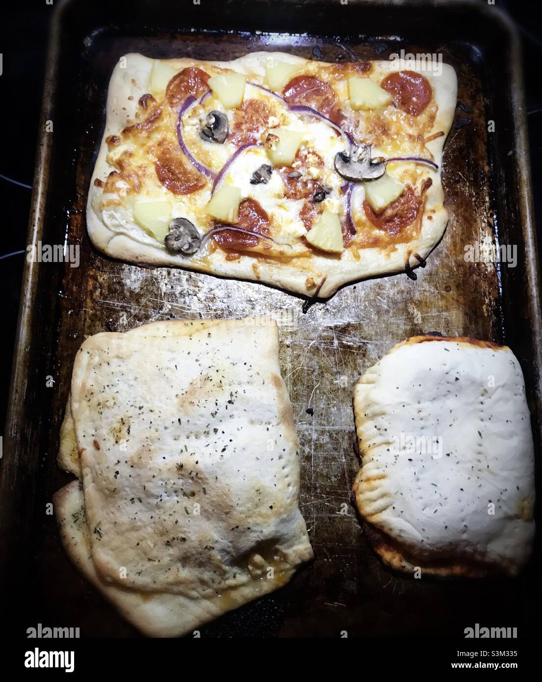 Calzone hi-res stock photography and images - Alamy