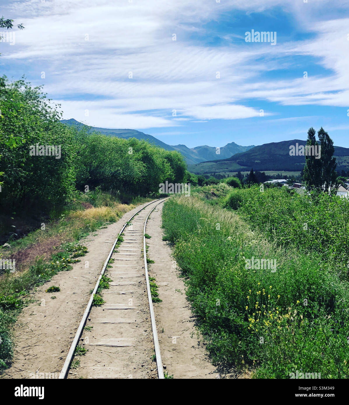 Single train hi-res stock photography and images - Alamy