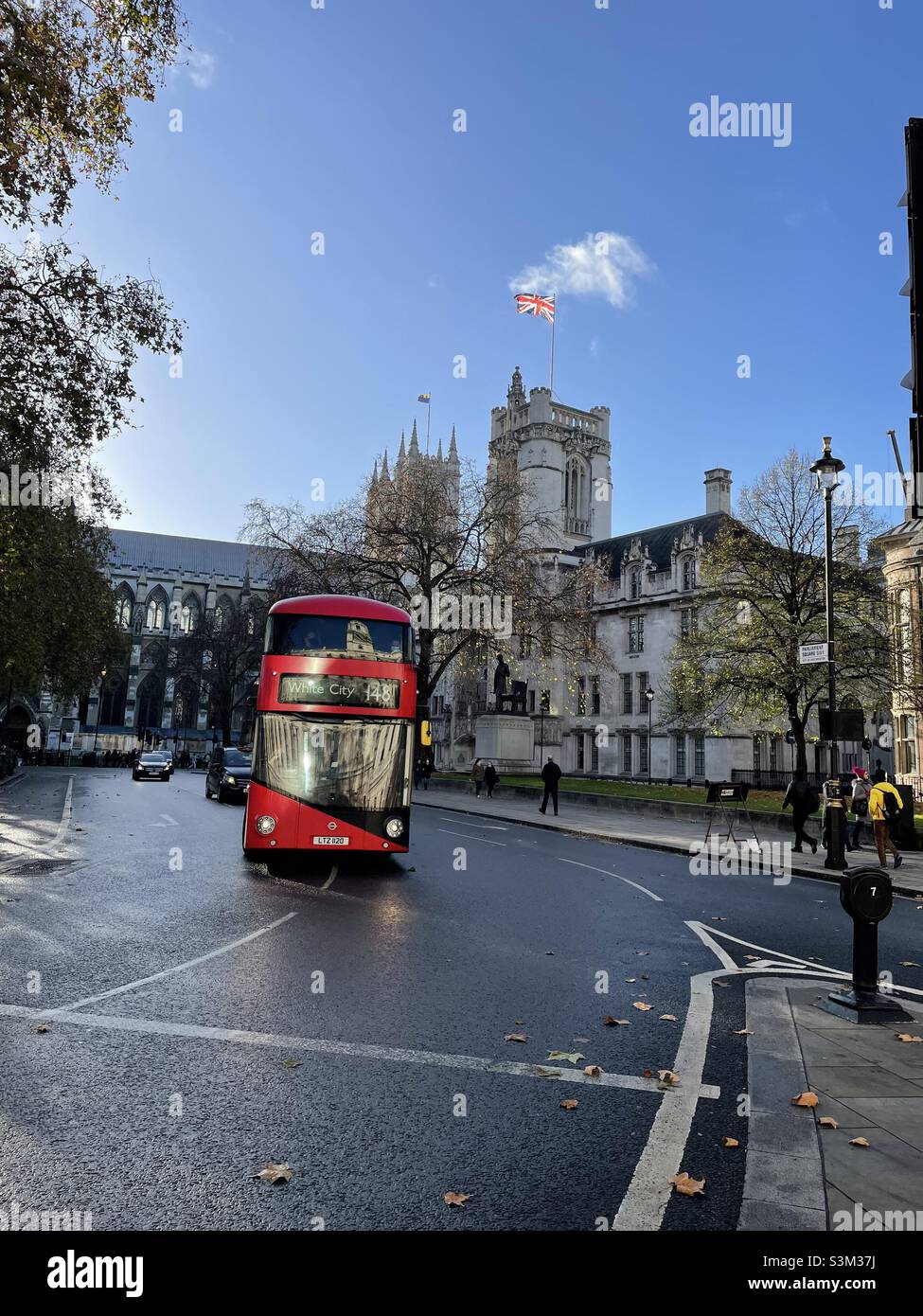 Whitecity bus hi-res stock photography and images - Alamy