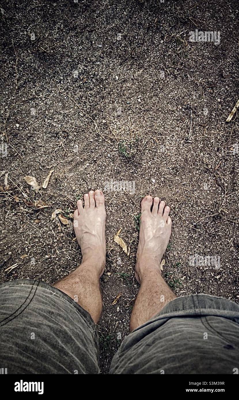 Feet ground hi-res stock photography and images - Alamy