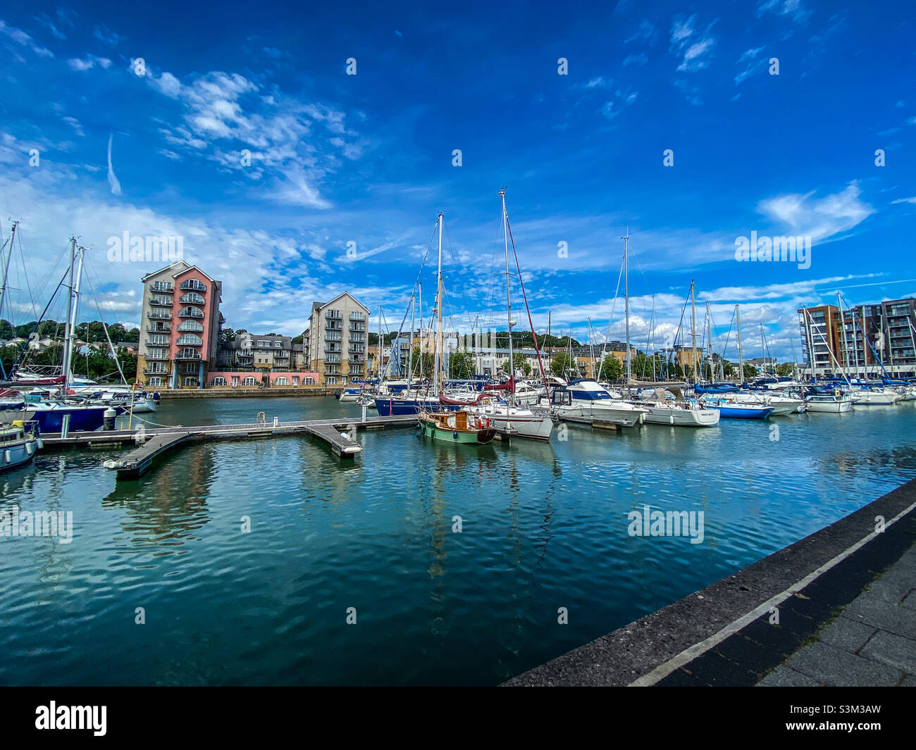 Blue skies portishead hi-res stock photography and images - Alamy