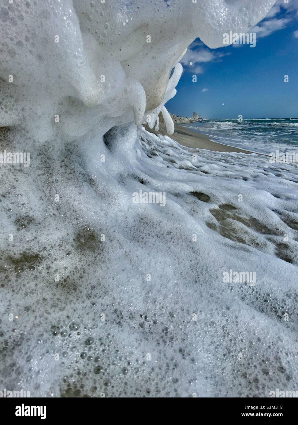 Coming wave hi-res stock photography and images - Alamy