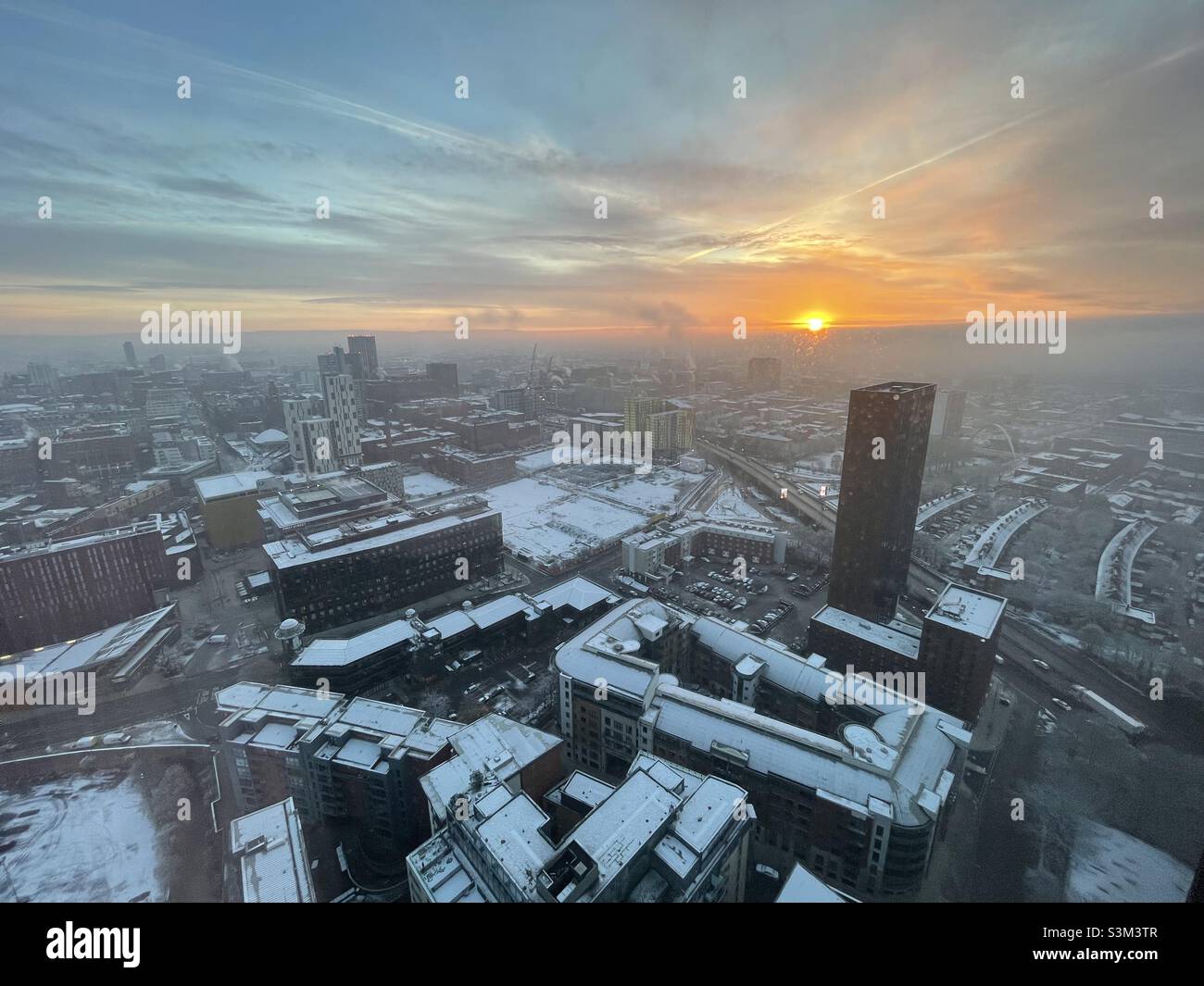 Snow of sunrise in Manchester, U.K Stock Photo - Alamy