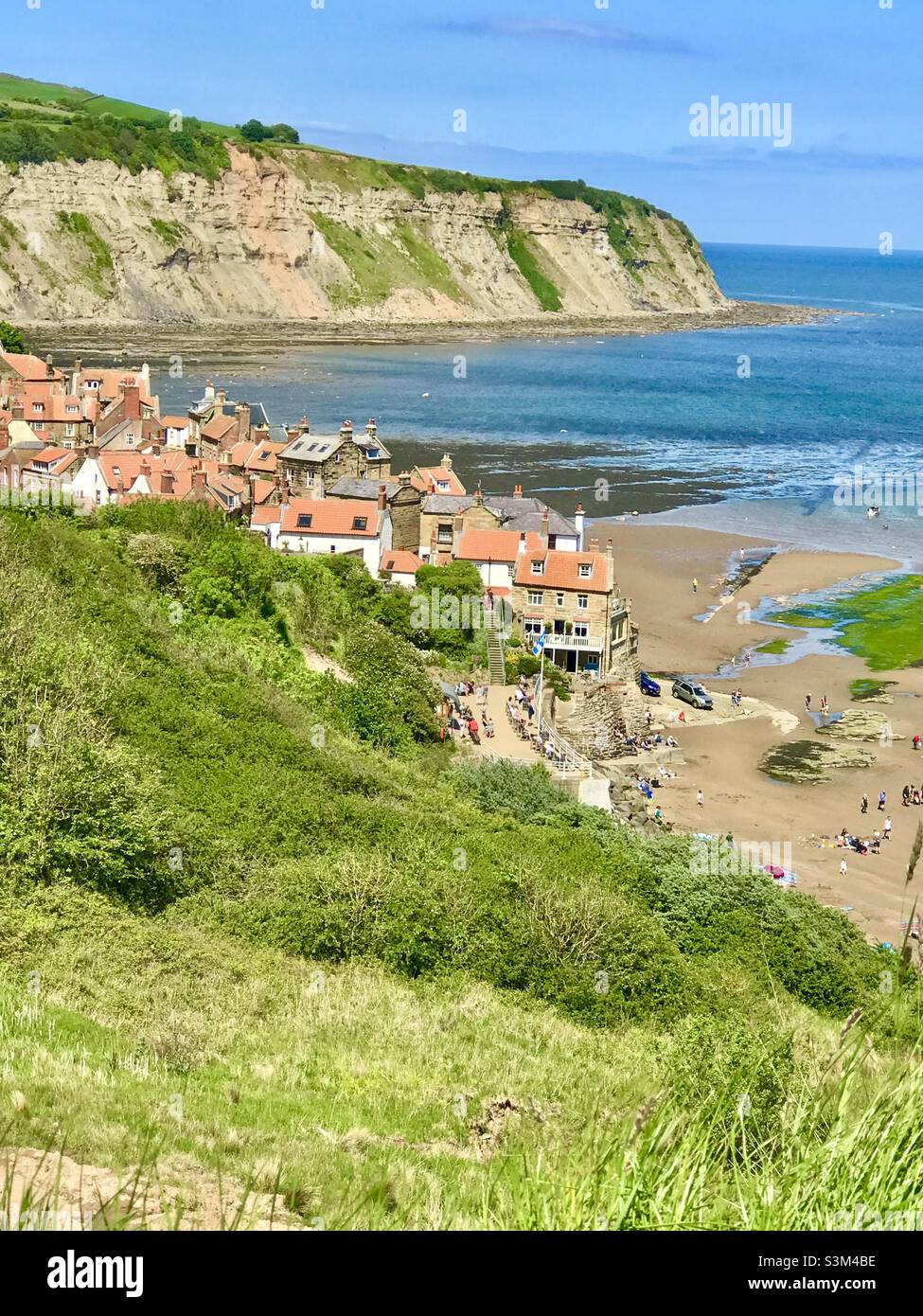 Whitby cliffs uk hi-res stock photography and images - Alamy