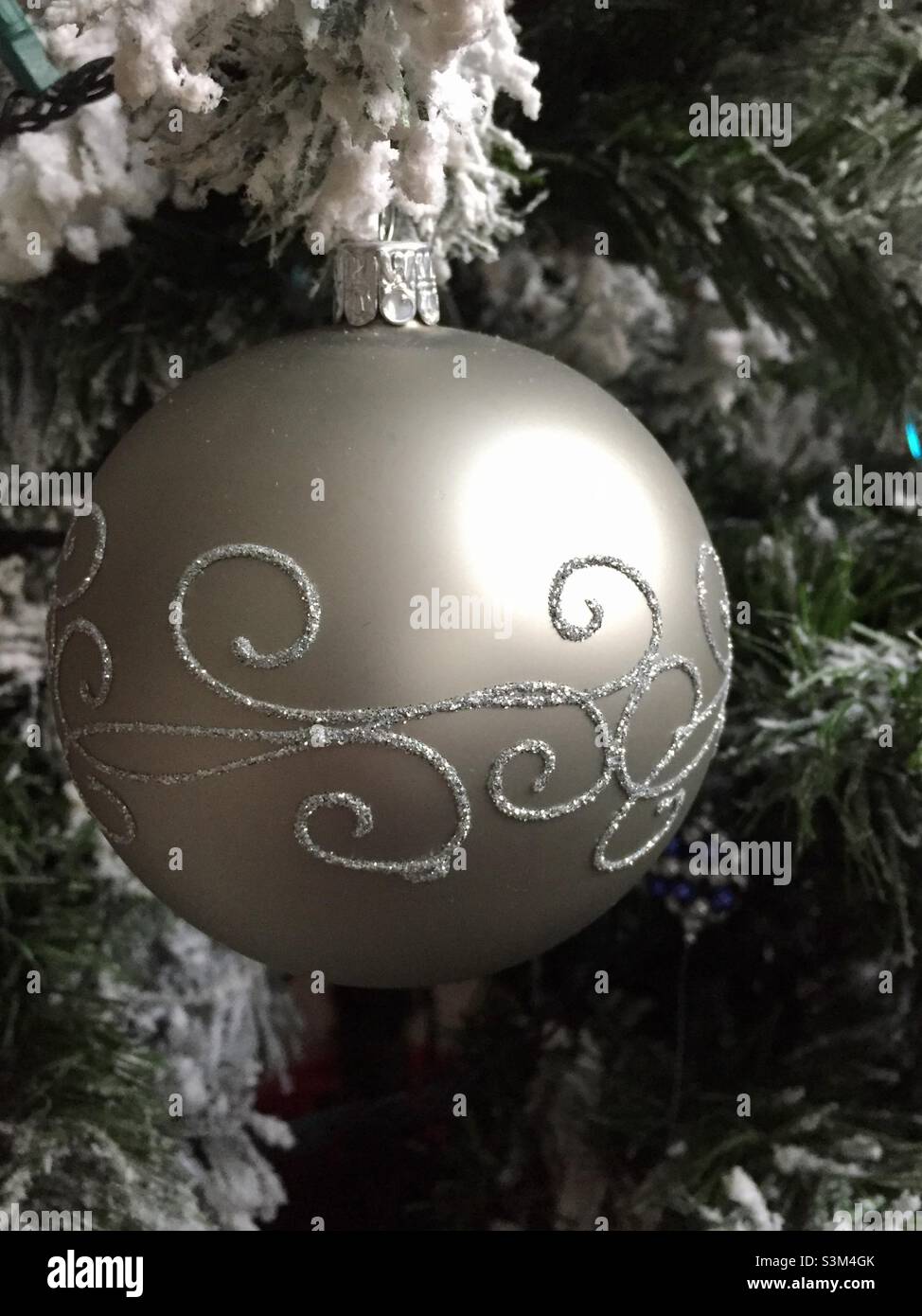 Christmas sphere hi-res stock photography and images - Alamy