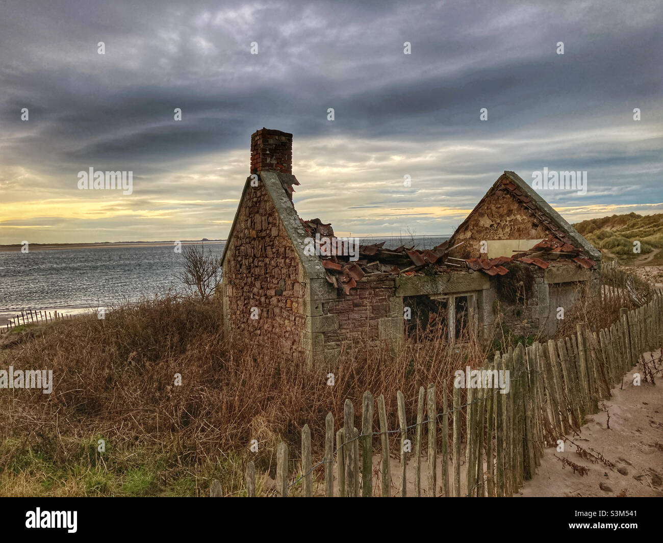 Ruined cottage by the sea Stock Photo - Alamy