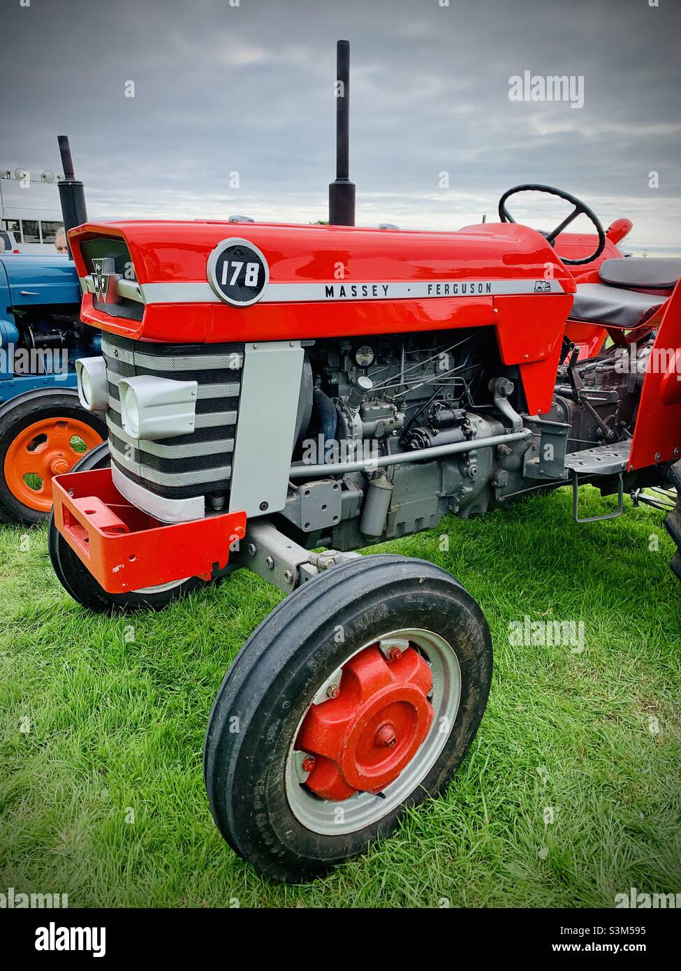 Little red tractor hi-res stock photography and images - Alamy