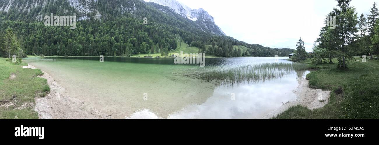Beautiful green lake hi-res stock photography and images - Alamy