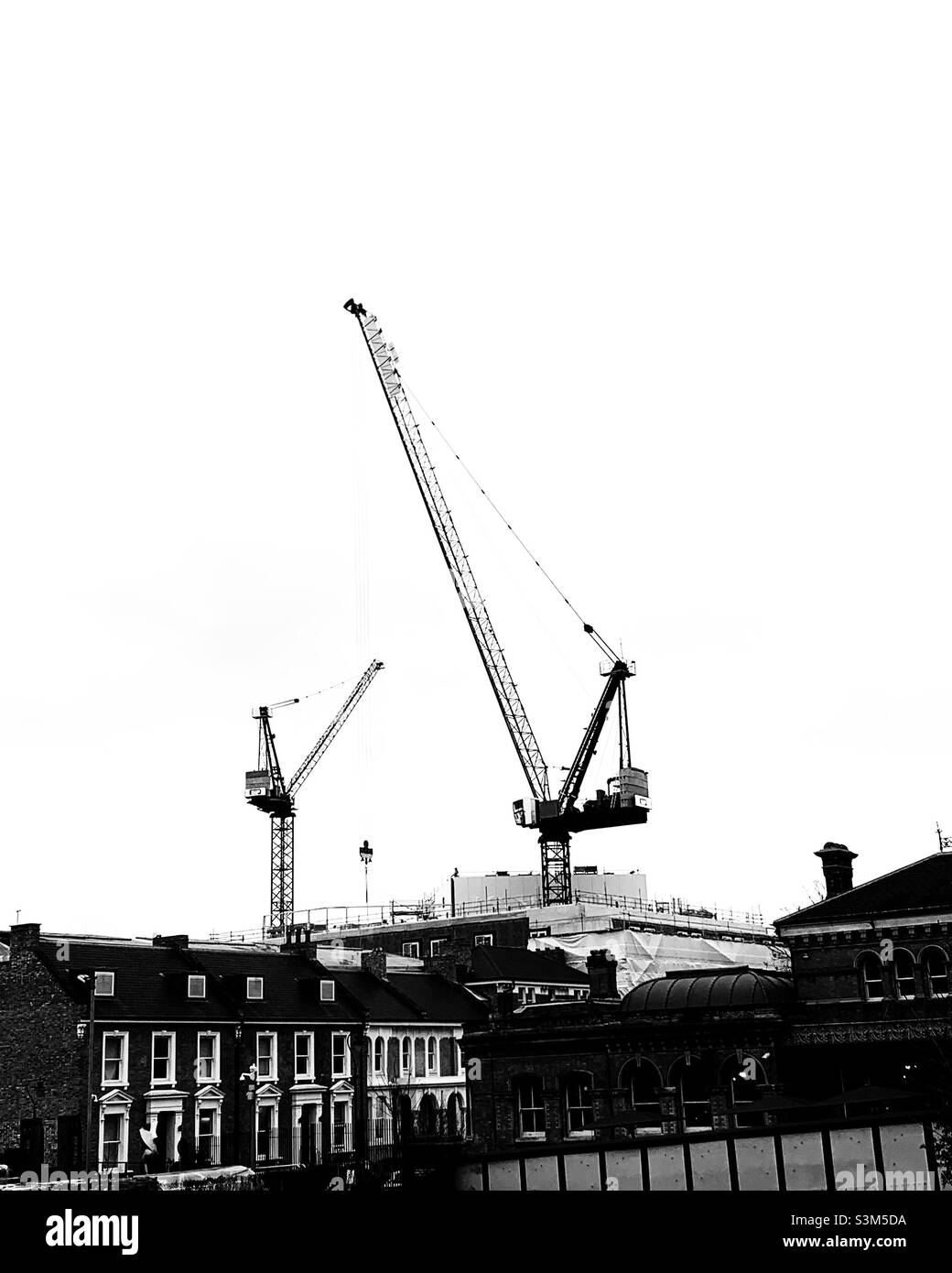 Building houses crane Black and White Stock Photos & Images - Alamy