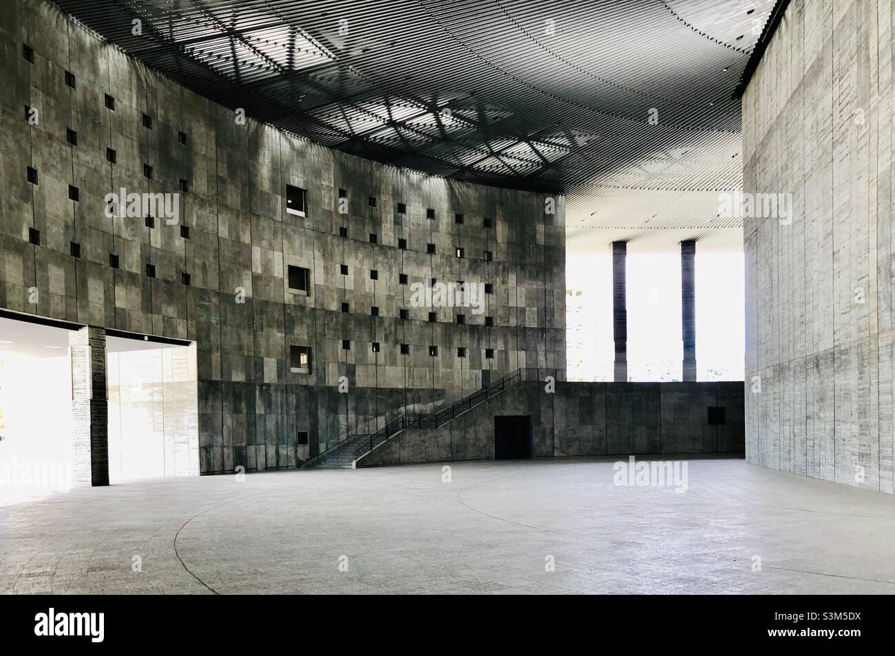 Japanese concrete building hi-res stock photography and images - Alamy