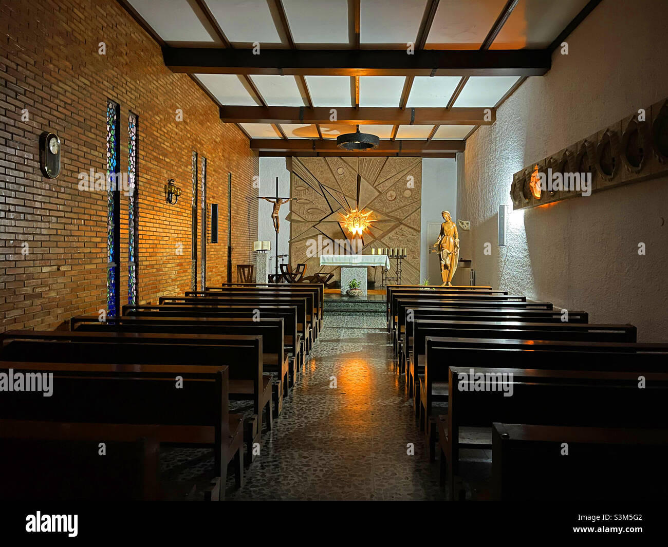 Indoor chapel hi-res stock photography and images - Alamy
