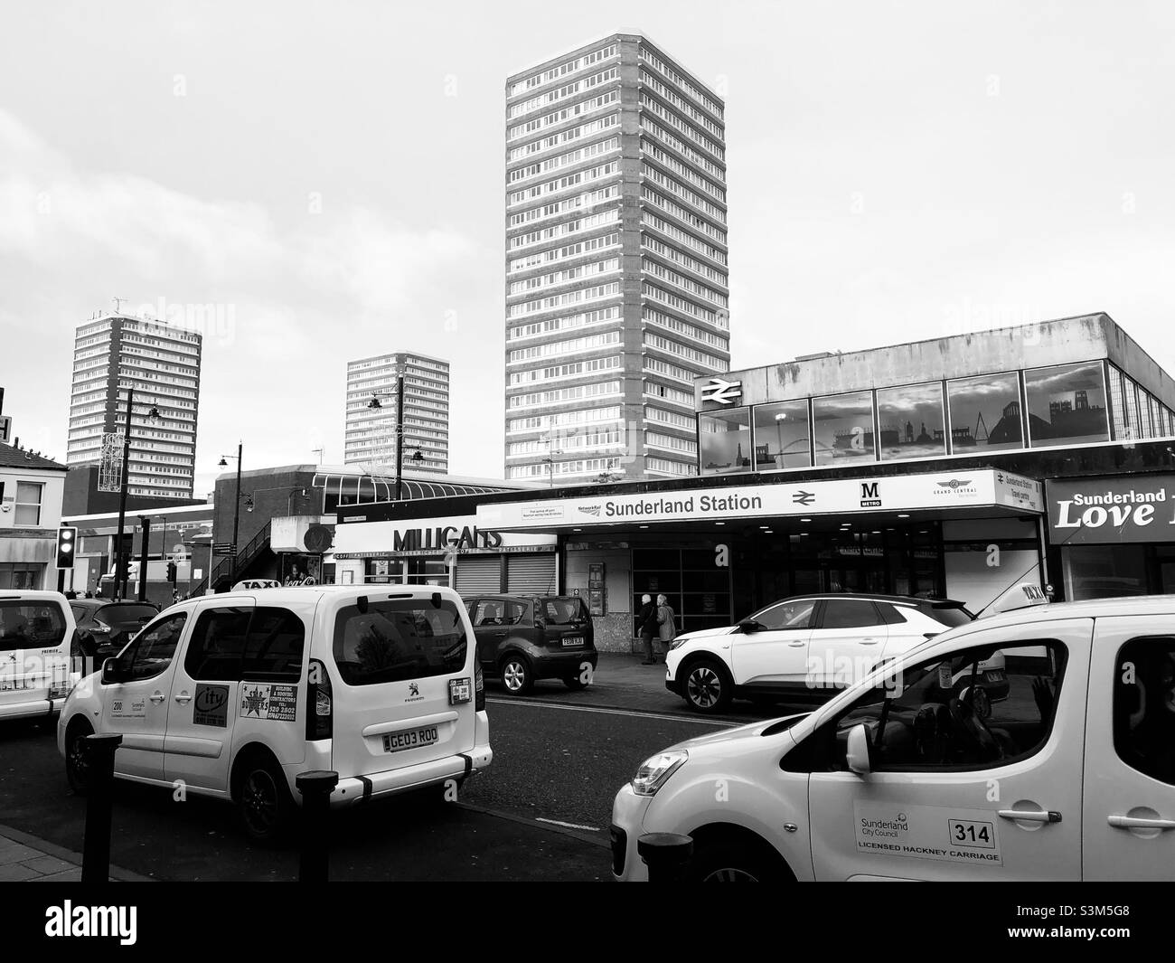 Sunderland central station hi-res stock photography and images - Alamy