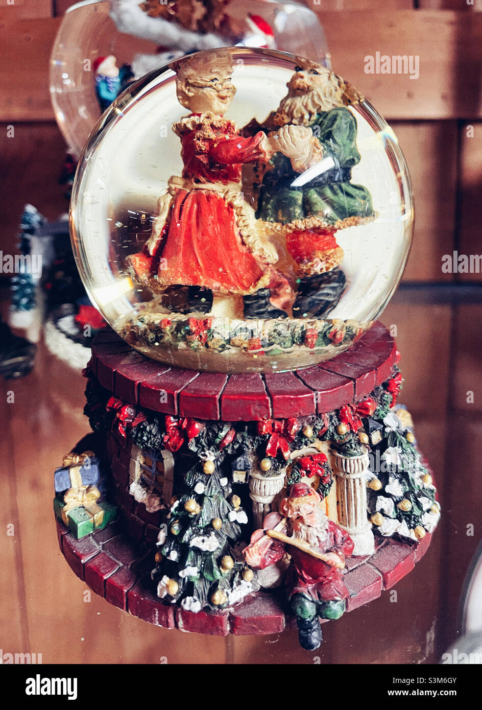 Vintage snow globe with dancing Santa and mrs. Santa Stock Photo - Alamy