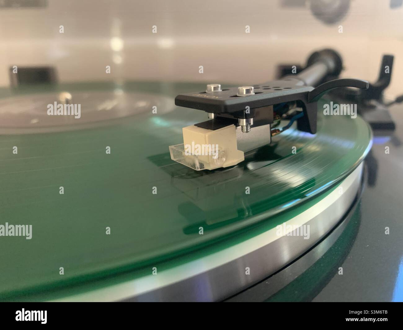 Green turntable hi-res stock photography and images - Alamy