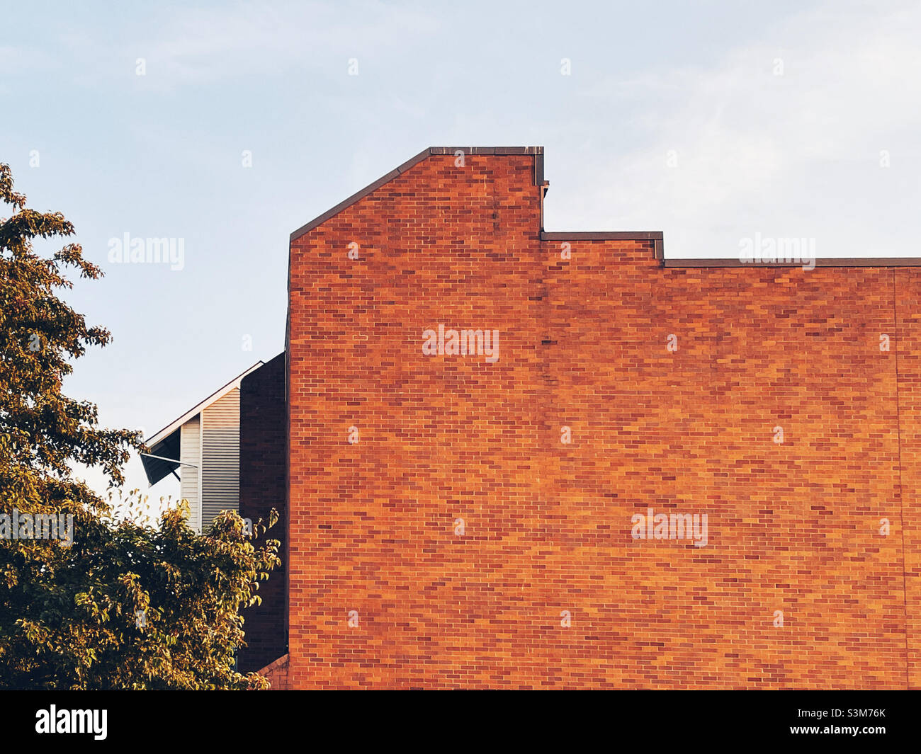 Windowless wall hi-res stock photography and images - Alamy