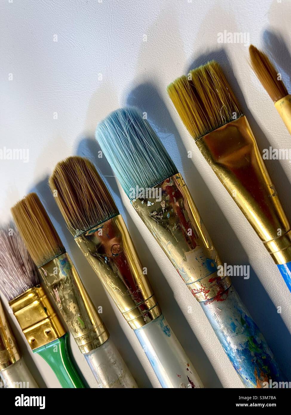 Brushes for painting hi-res stock photography and images - Alamy