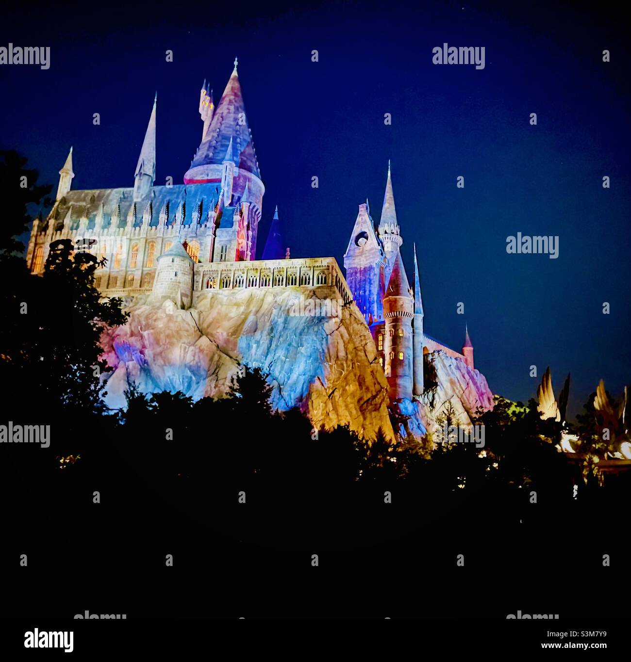 Hogwarts at night hi-res stock photography and images - Alamy