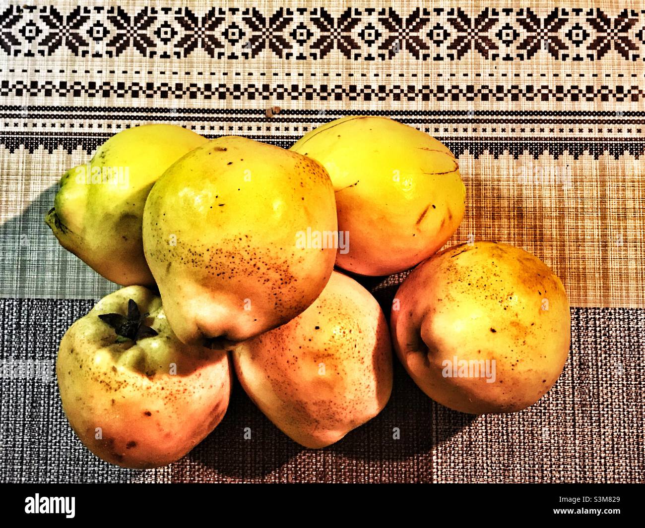 Quince table hi-res stock photography and images - Alamy