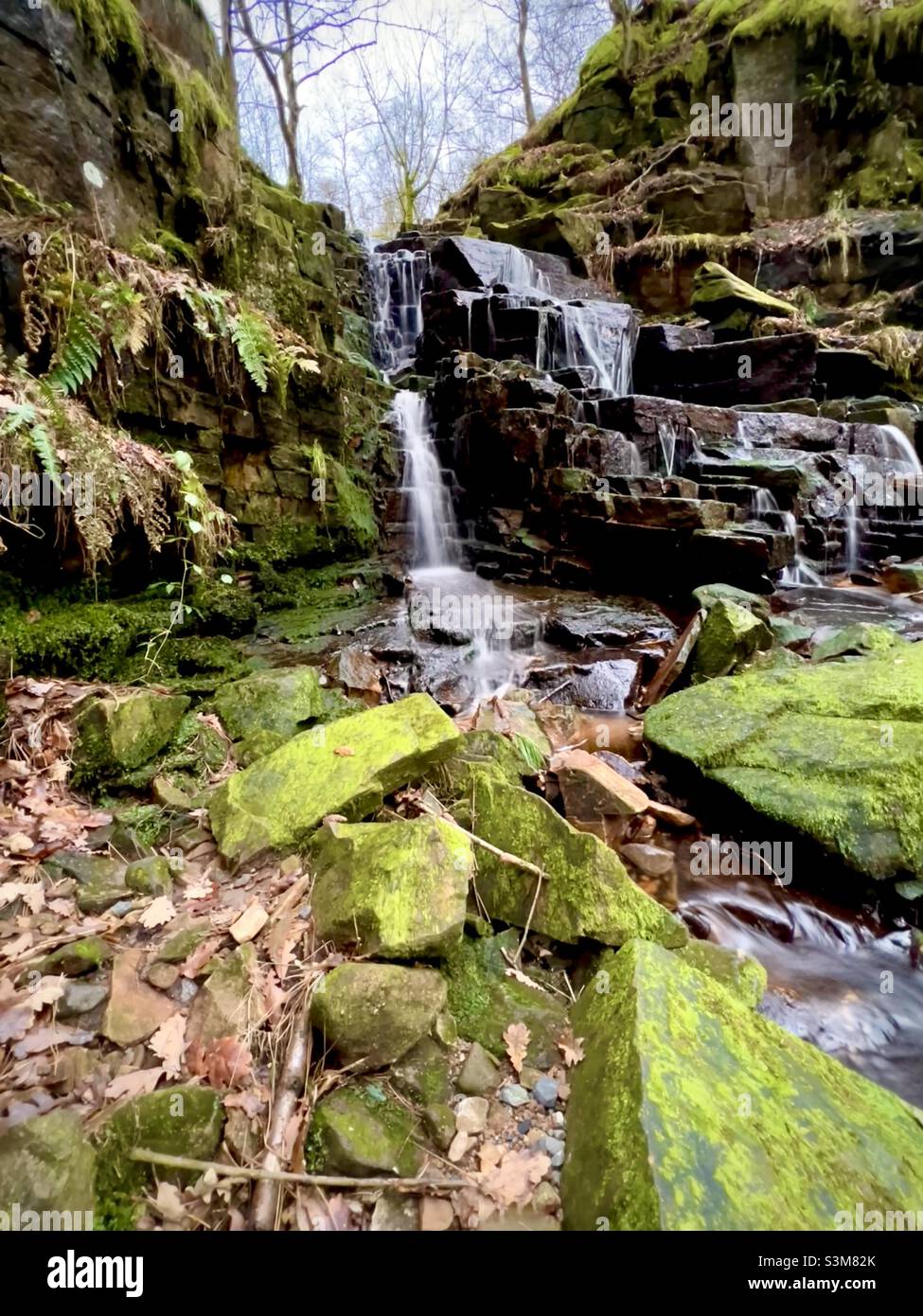 Waterfalls over rocks hi-res stock photography and images - Alamy