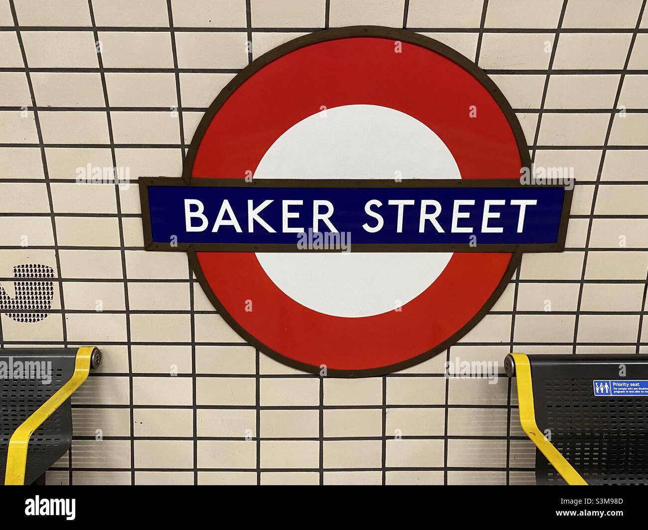 Baker street station sign hi-res stock photography and images - Alamy