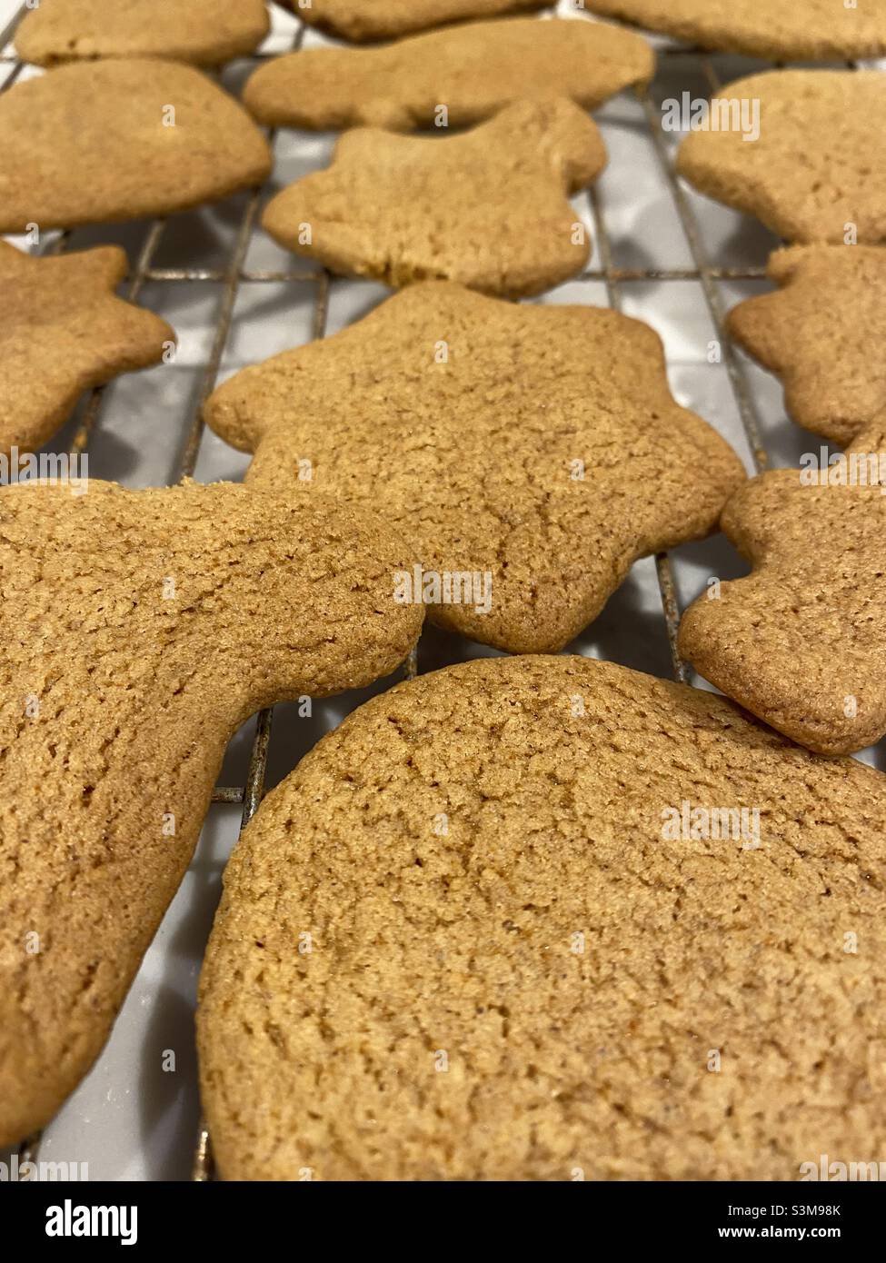 Ginger biscuits hi-res stock photography and images - Alamy