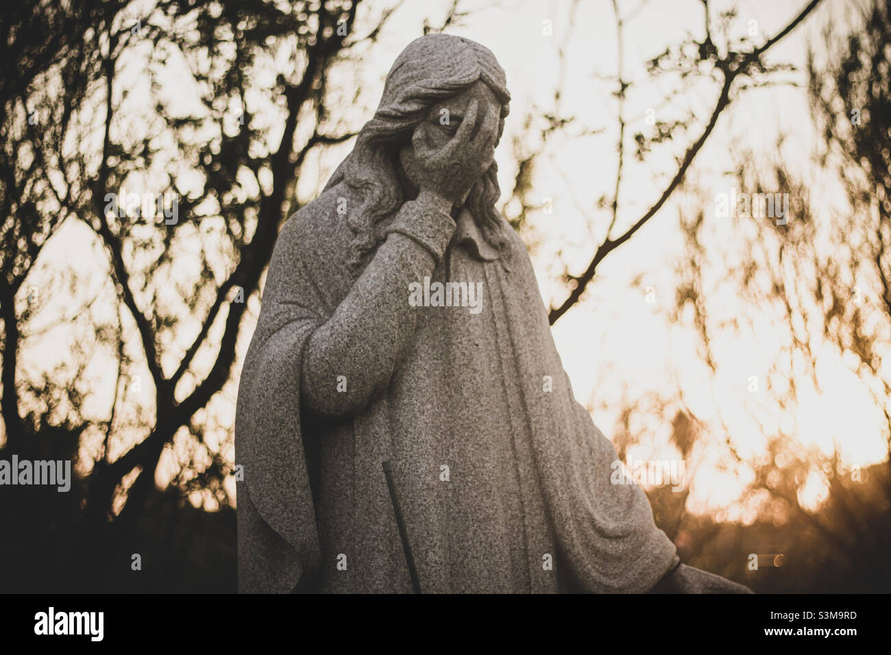 Weeping statue of jesus hi-res stock photography and images - Alamy