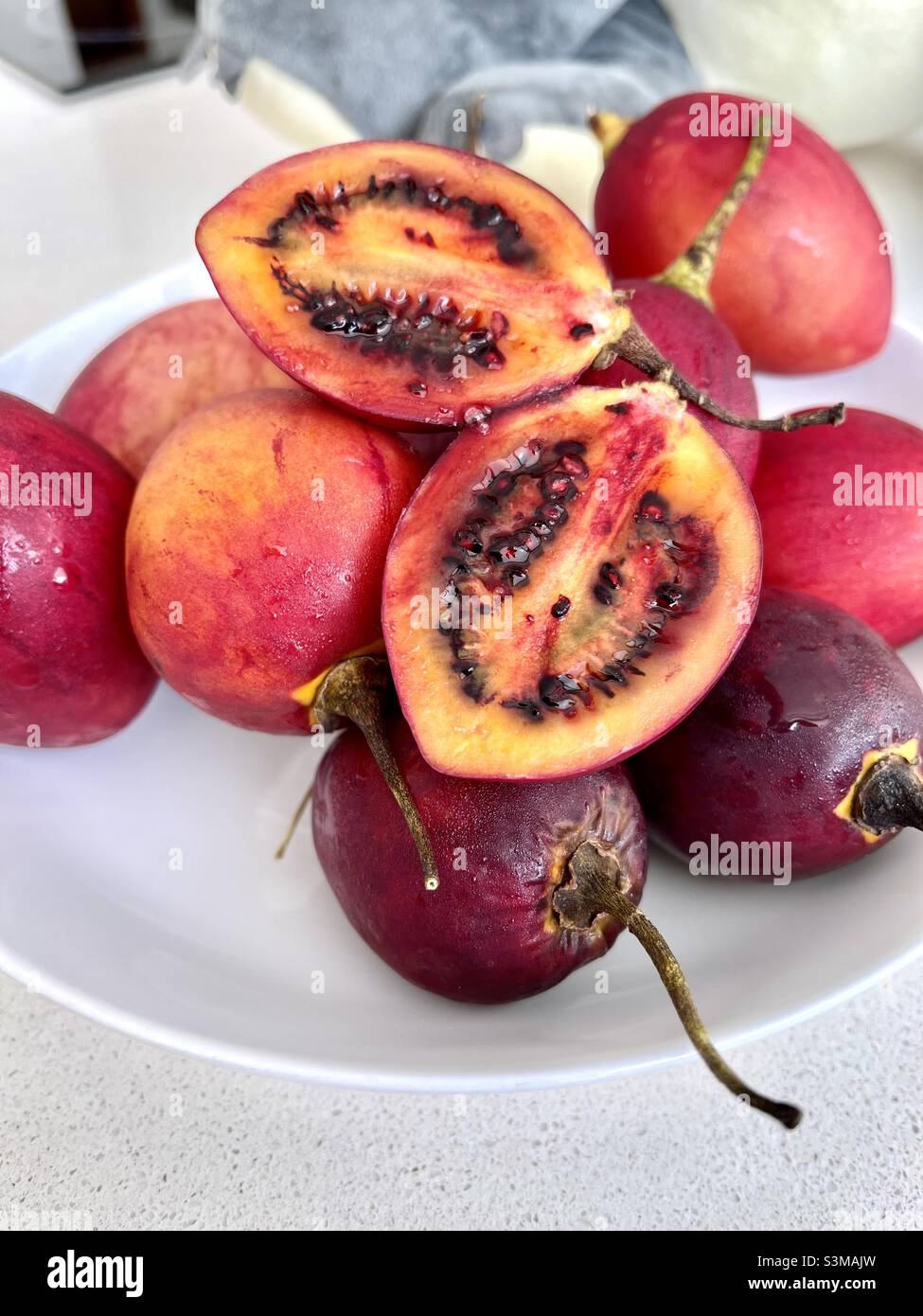 Tomato cut open hi-res stock photography and images - Alamy