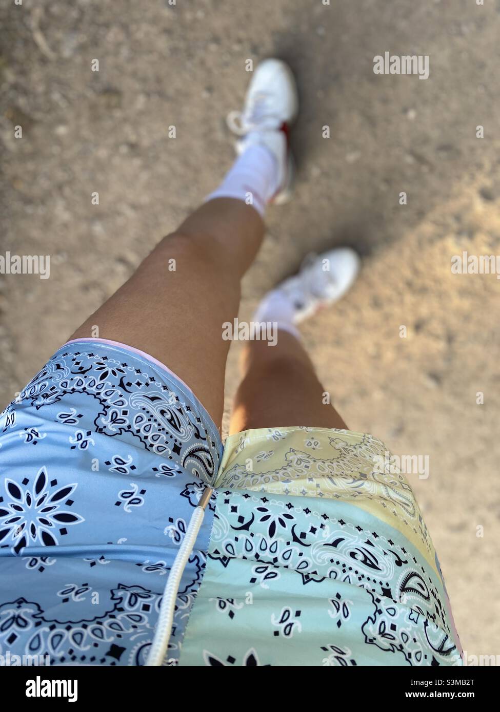 Summer tan legs hi-res stock photography and images - Alamy
