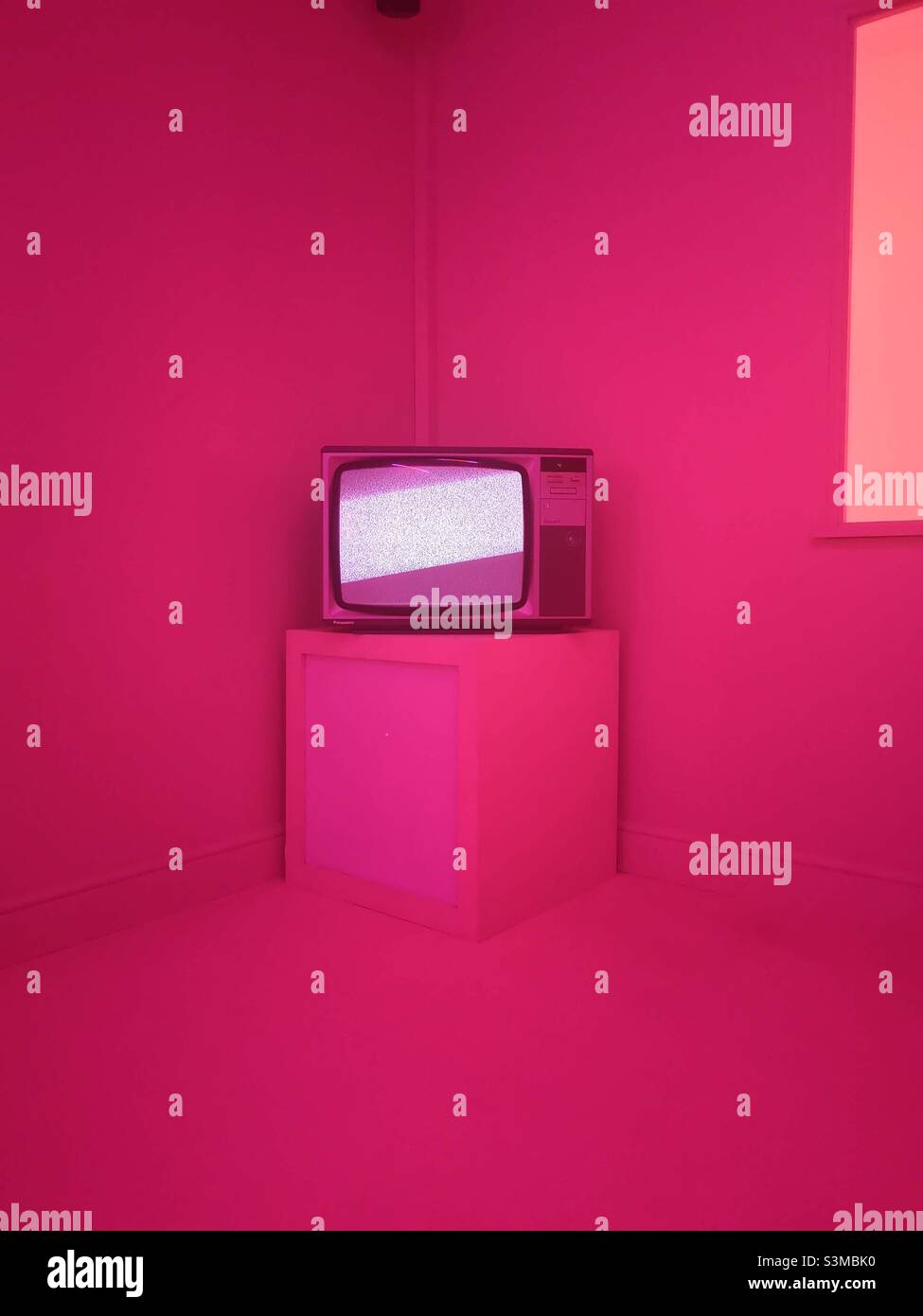 Pink tv hi-res stock photography and images - Alamy
