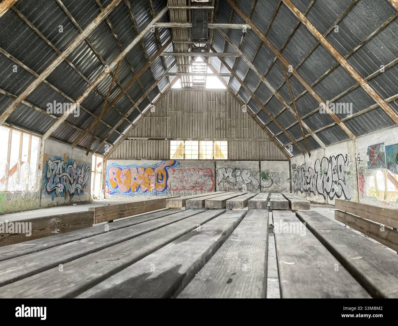 Old factory graffiti hi-res stock photography and images - Alamy
