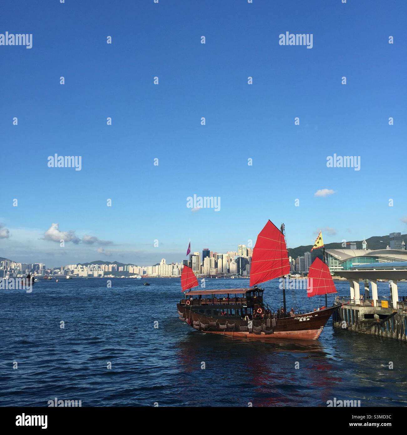 Hong kong junk hi-res stock photography and images - Alamy